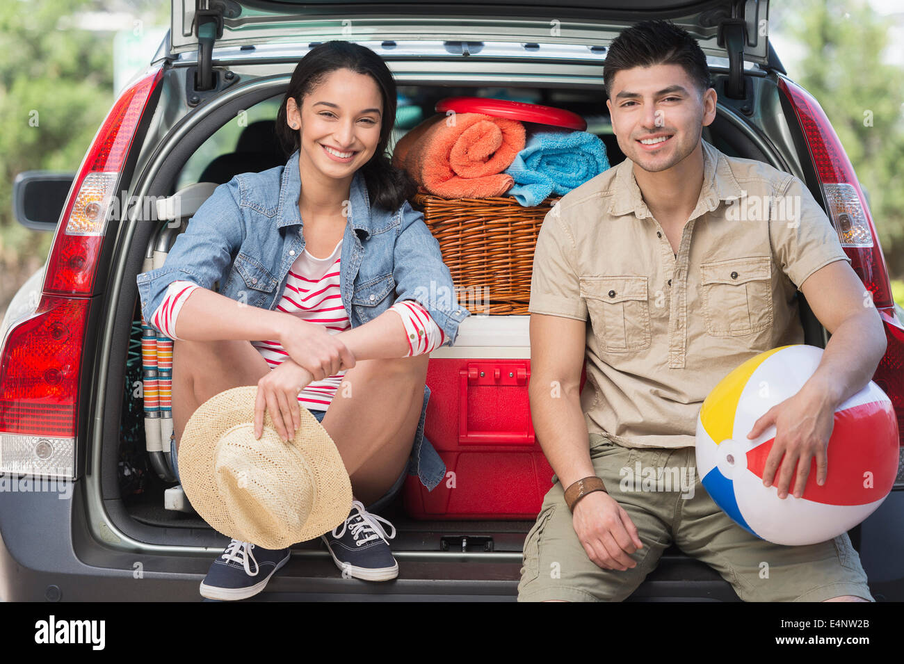 Open car trunk hi-res stock photography and images - Alamy