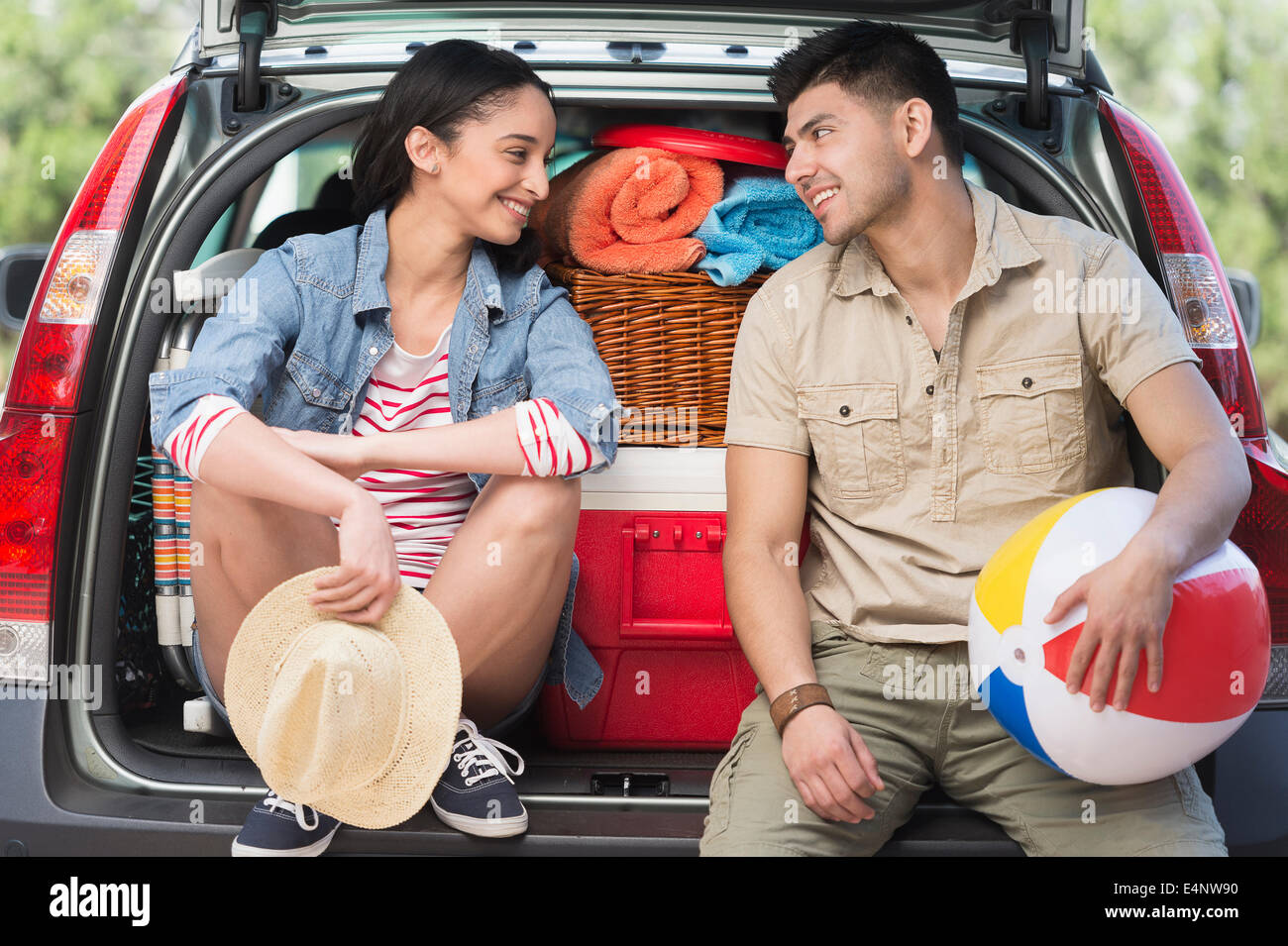 People sitting in the car trunk hi-res stock photography and images - Alamy