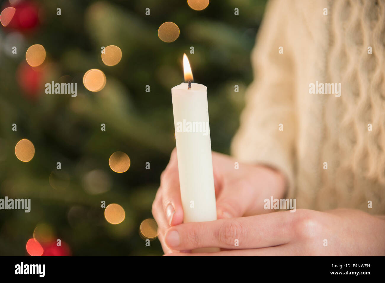 Hands holding candle hi-res stock photography and images - Alamy