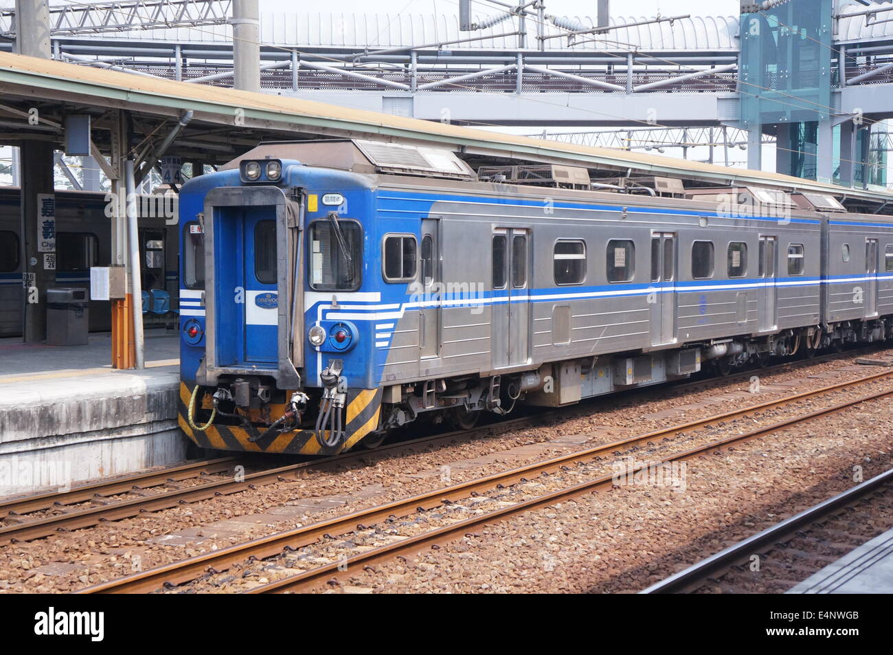 train with path Stock Photo - Alamy