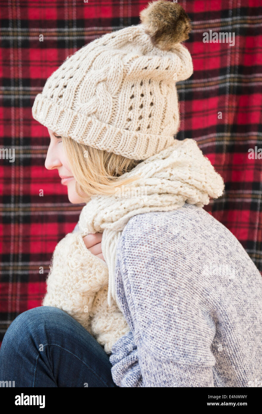 Profile of woman wearing knit hat and scarf Stock Photo - Alamy