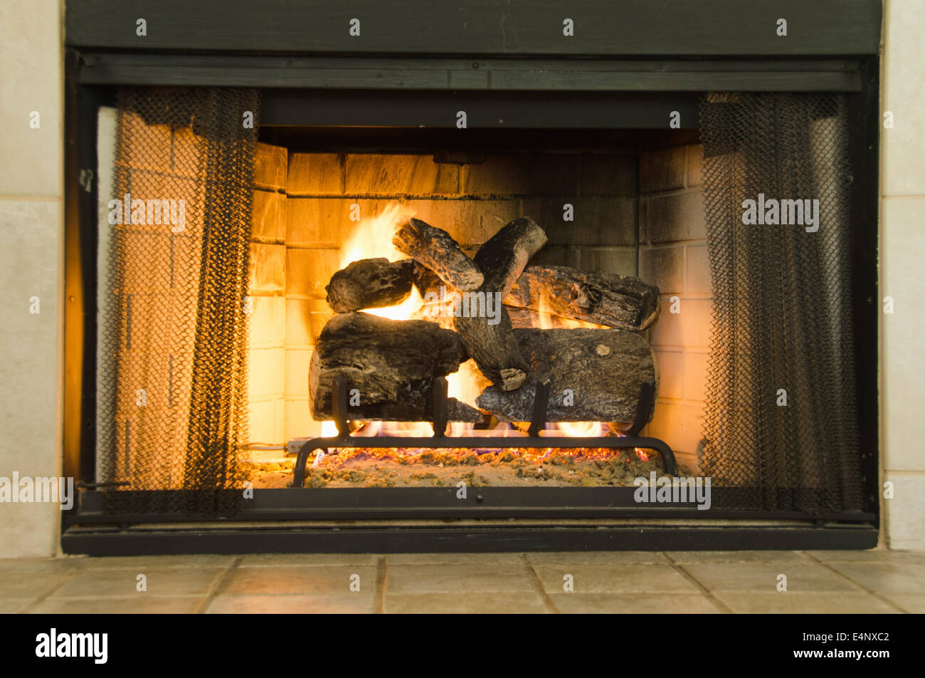Log fire chimney hi-res stock photography and images - Alamy