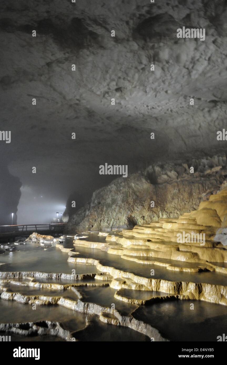 Akiyoshido cave japan mine yamaguchi hi-res stock photography and ...