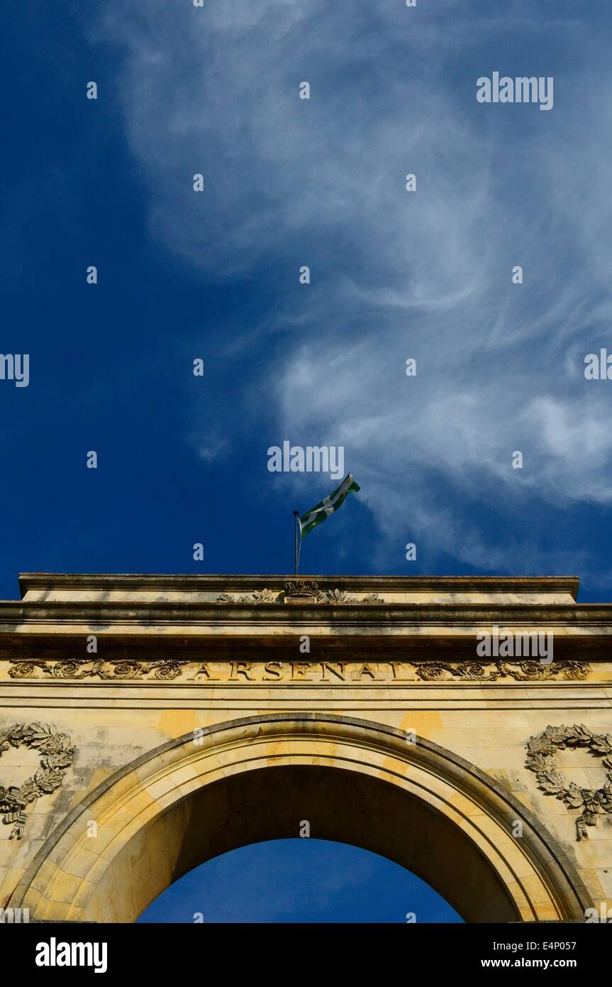 Archway and gate hi-res stock photography and images - Alamy