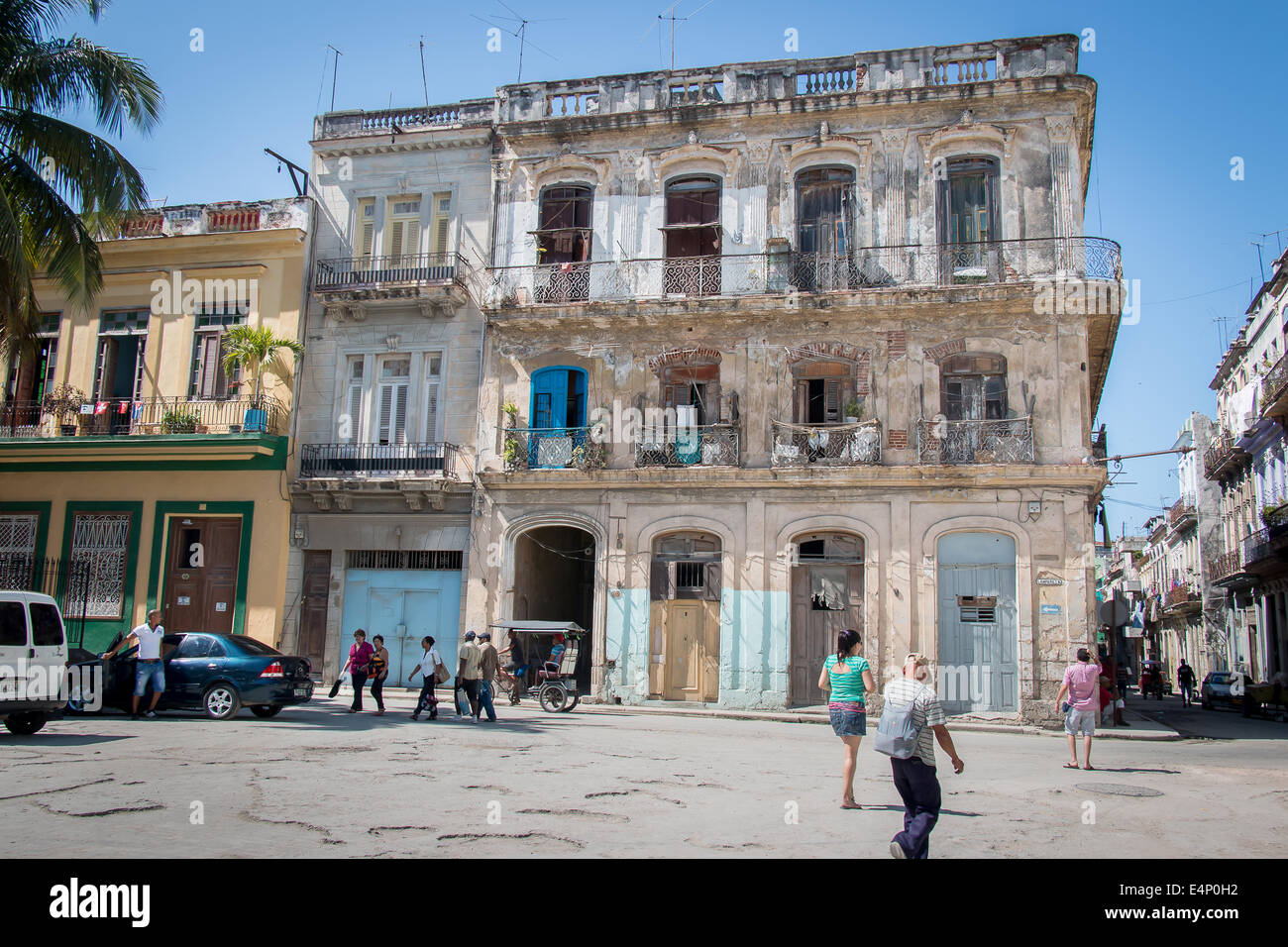 Crumbling old building, Havana Vieja (Old Havana), Havana, Cuba Stock ...