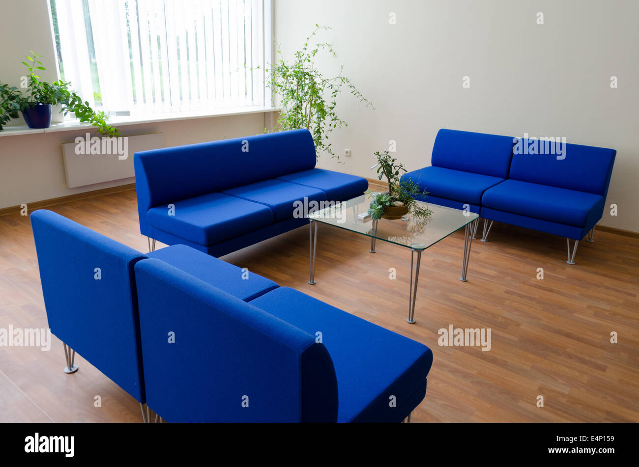 Modern office interior and plant hi-res stock photography and images ...