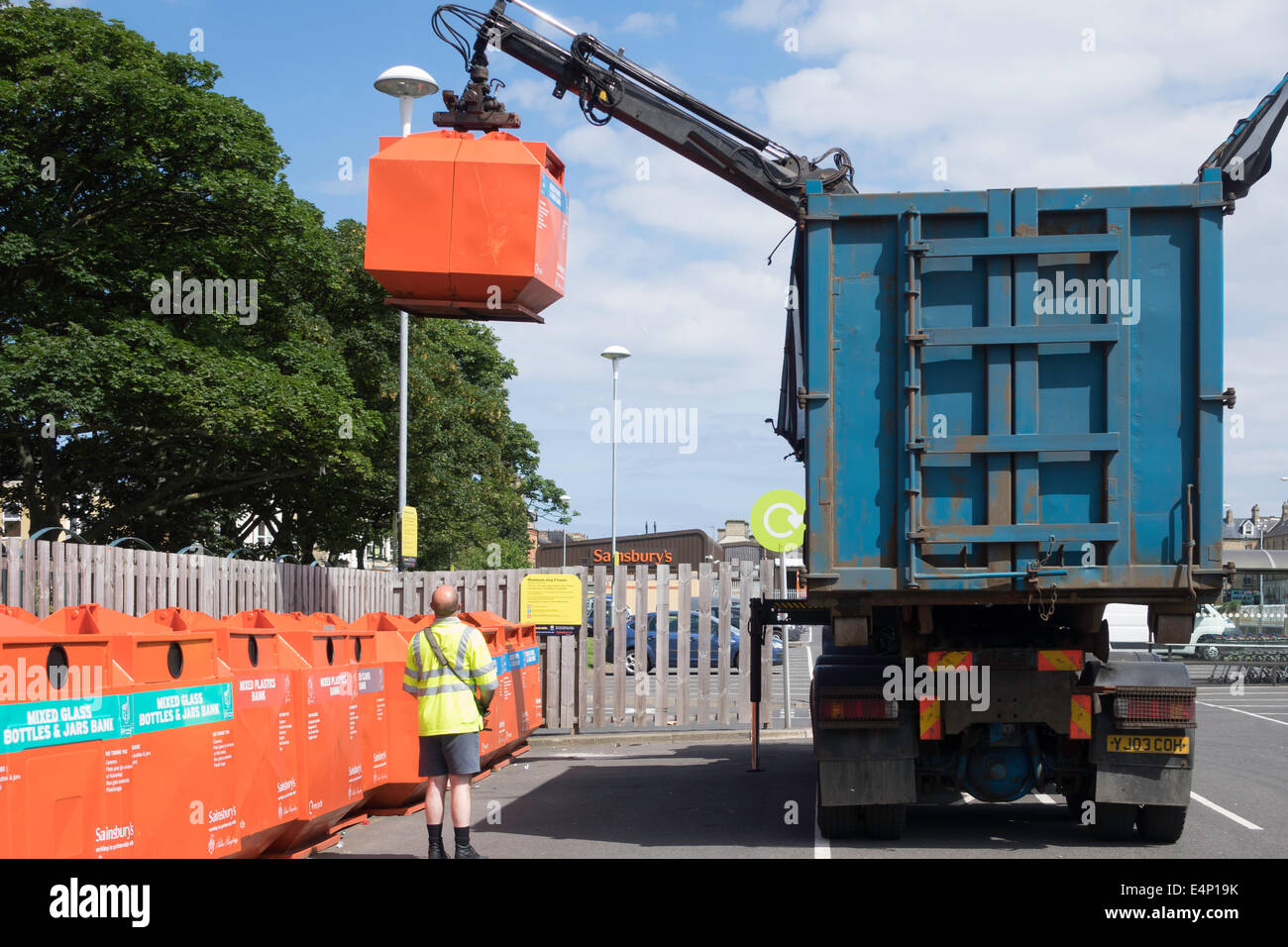 Paper cardboard recycle bin hi-res stock photography and images - Alamy
