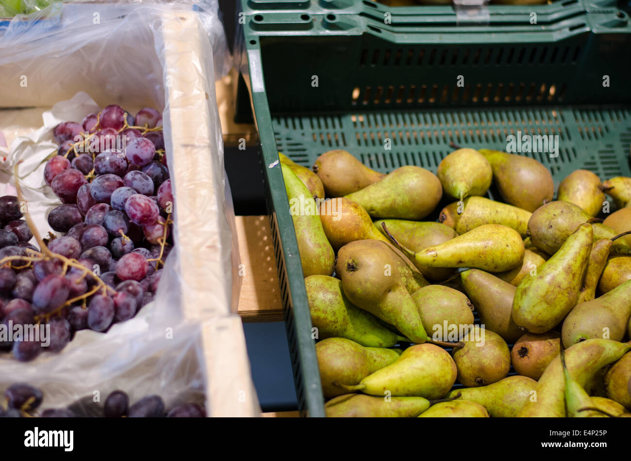 Pear harvest store hi-res stock photography and images - Alamy