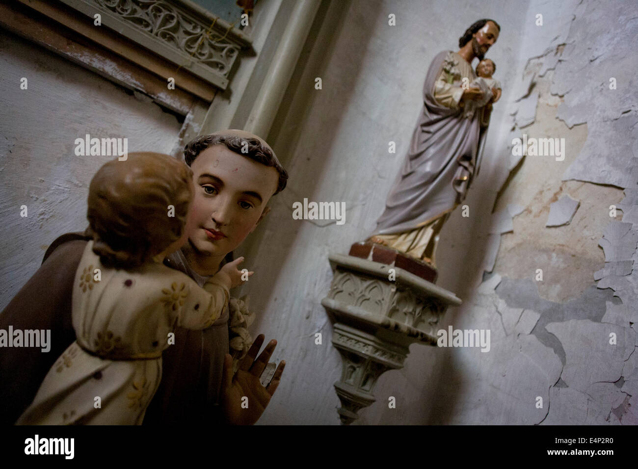 Plaster figurines hi-res stock photography and images - Alamy