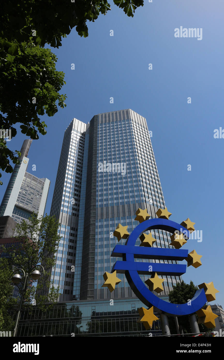 Eurotower frankfurt hi-res stock photography and images - Alamy