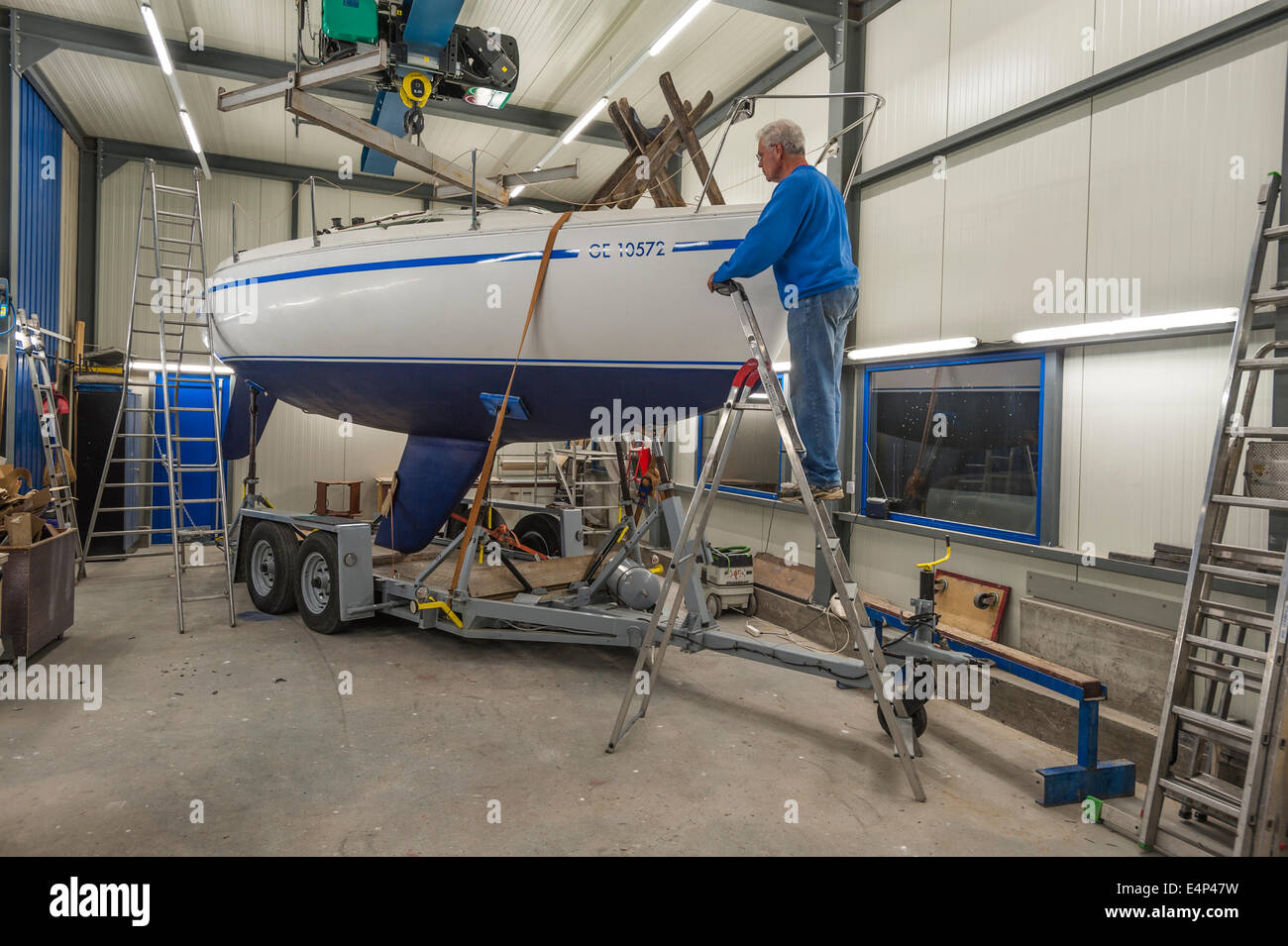 Yacht maintenance workman workshop hi-res stock photography and images ...