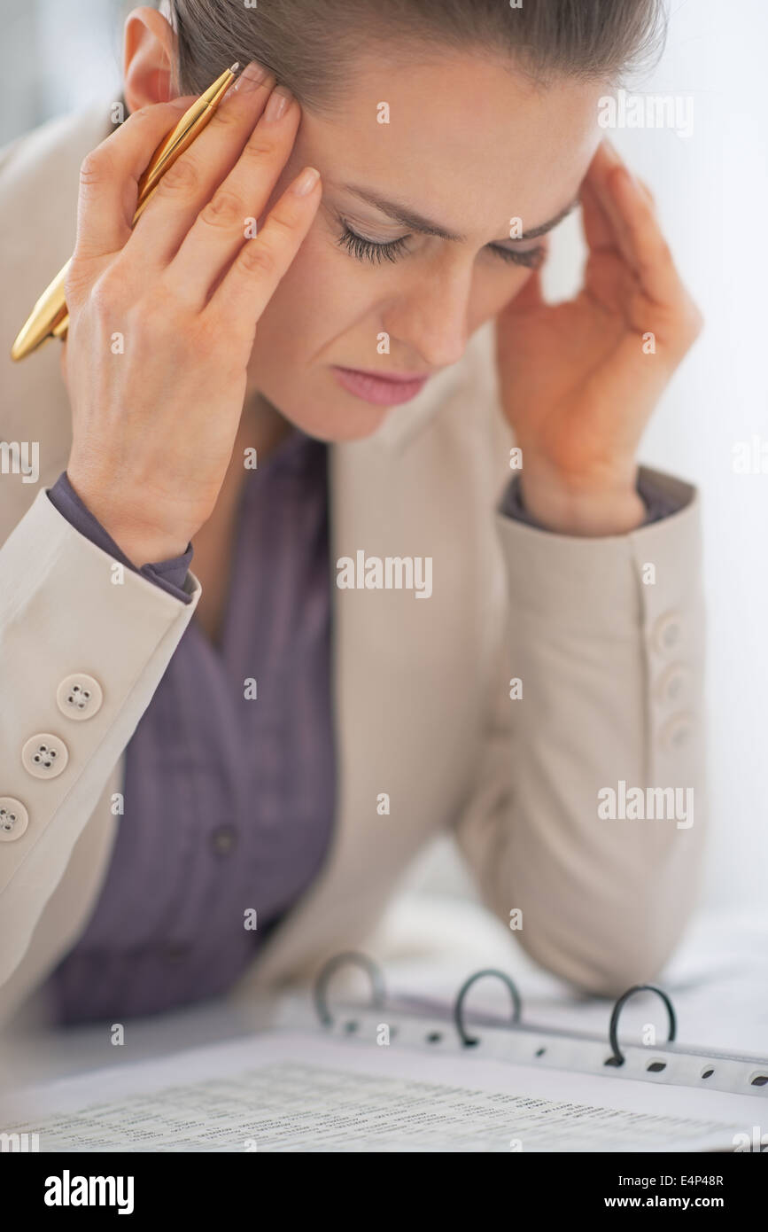 Portrait of frustrated business woman Stock Photo - Alamy