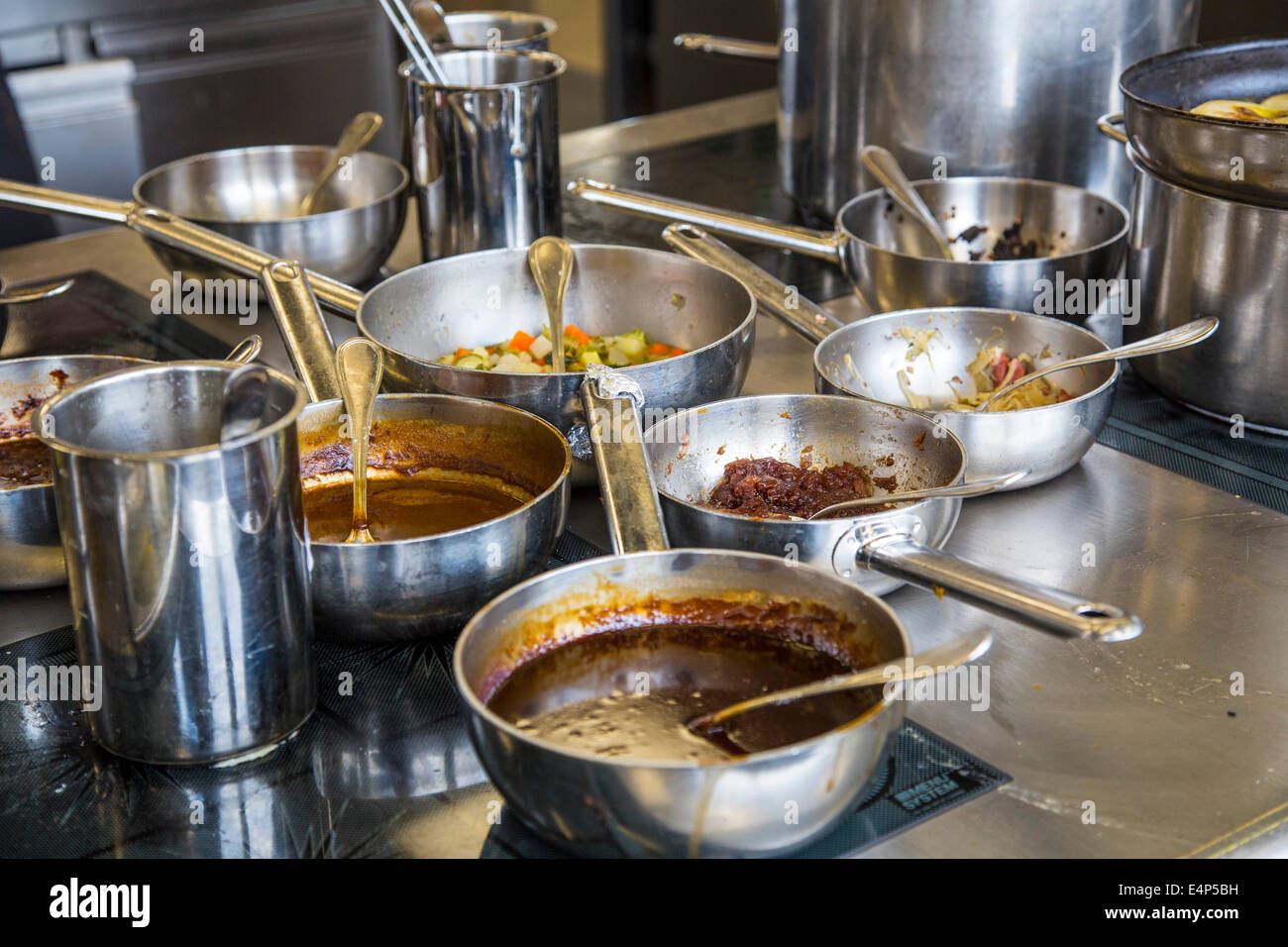 Restaurant and catering pots hi-res stock photography and images - Alamy