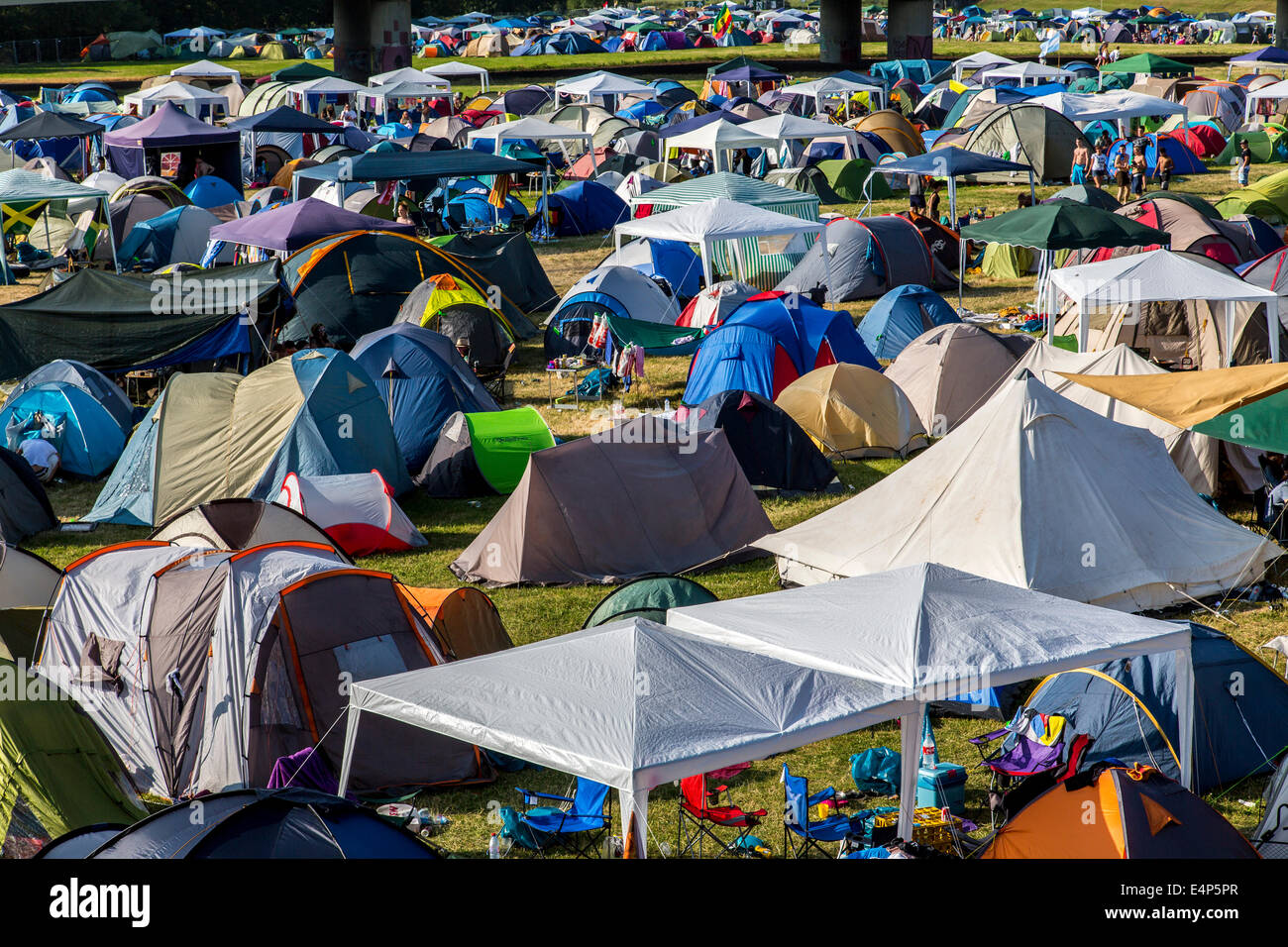 Open tent camping hi-res stock photography and images - Alamy