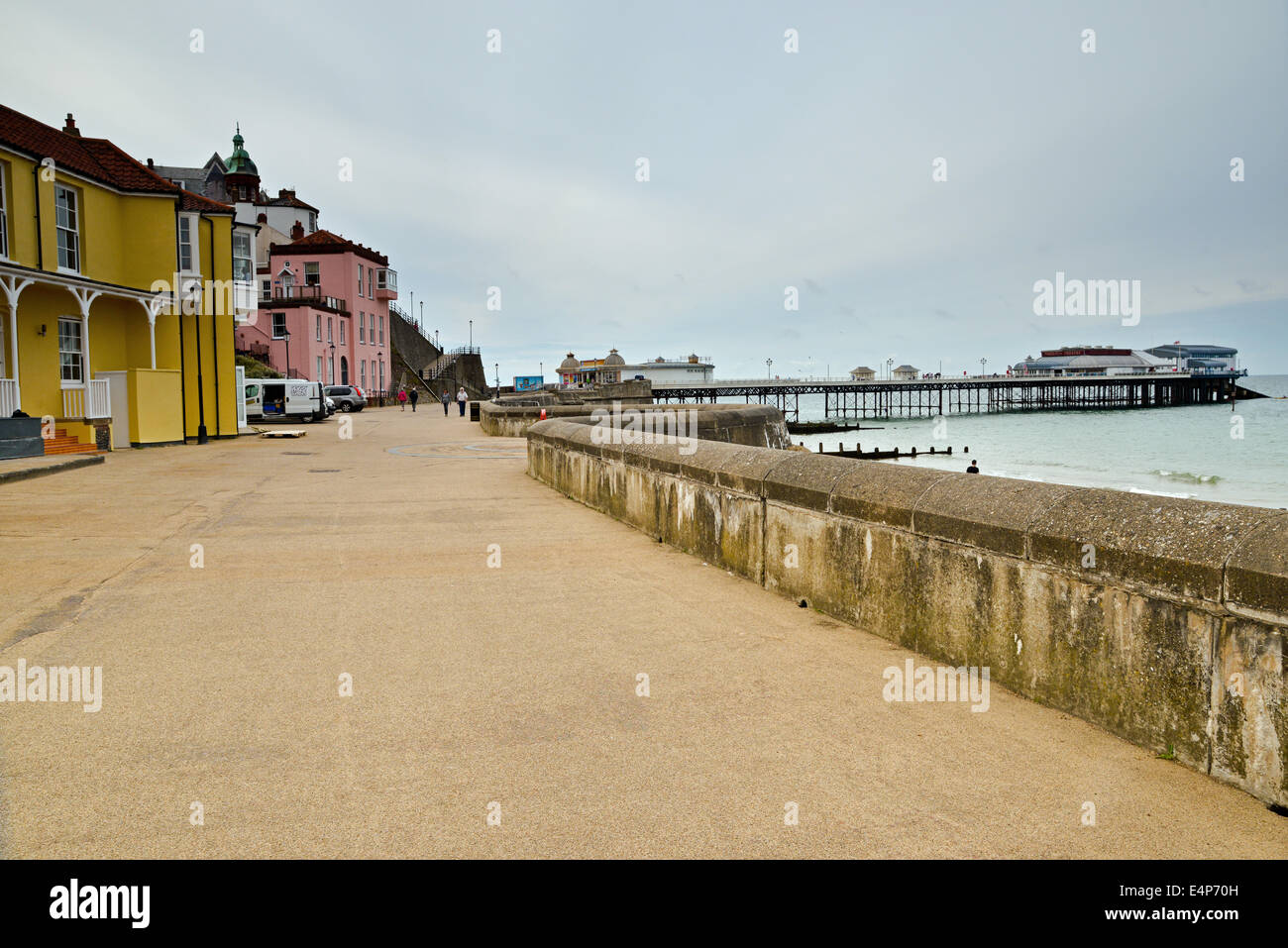 Cromer uk promenade hi-res stock photography and images - Alamy