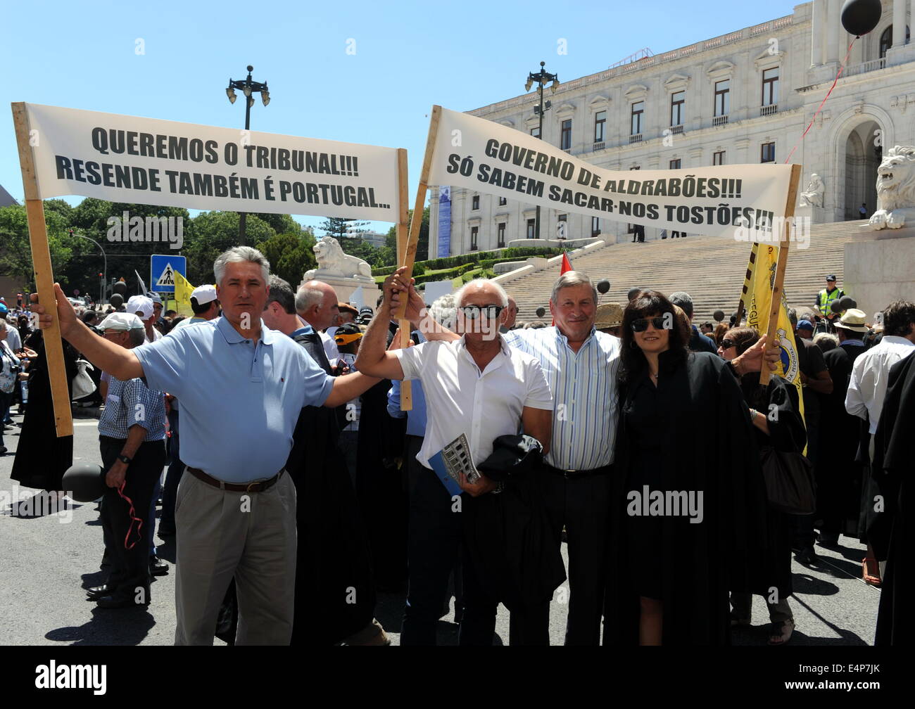 Crowded protest portugal hi-res stock photography and images - Alamy