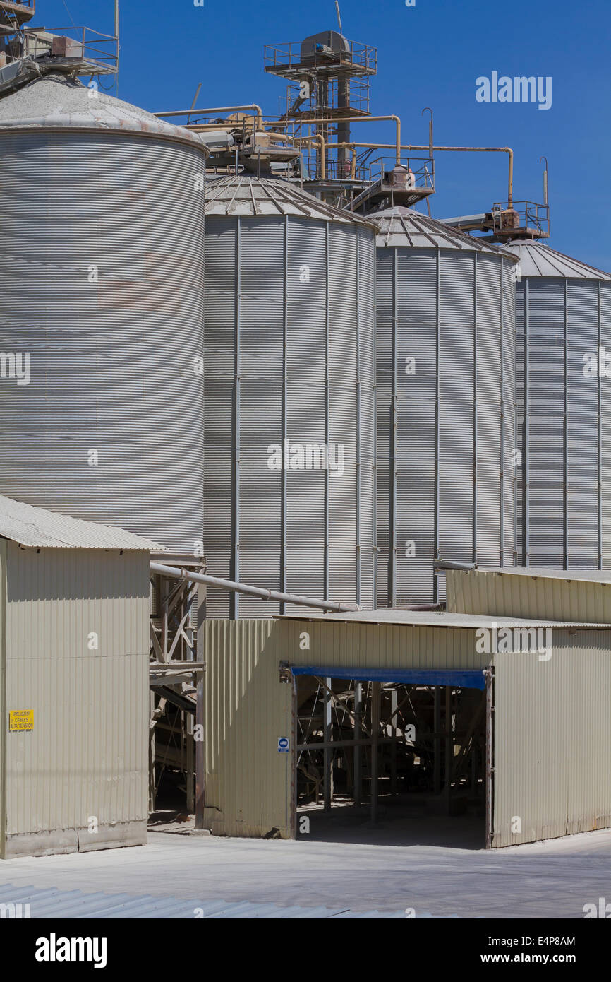 modern industry and refinery, warehouses and industrial tanks Stock ...