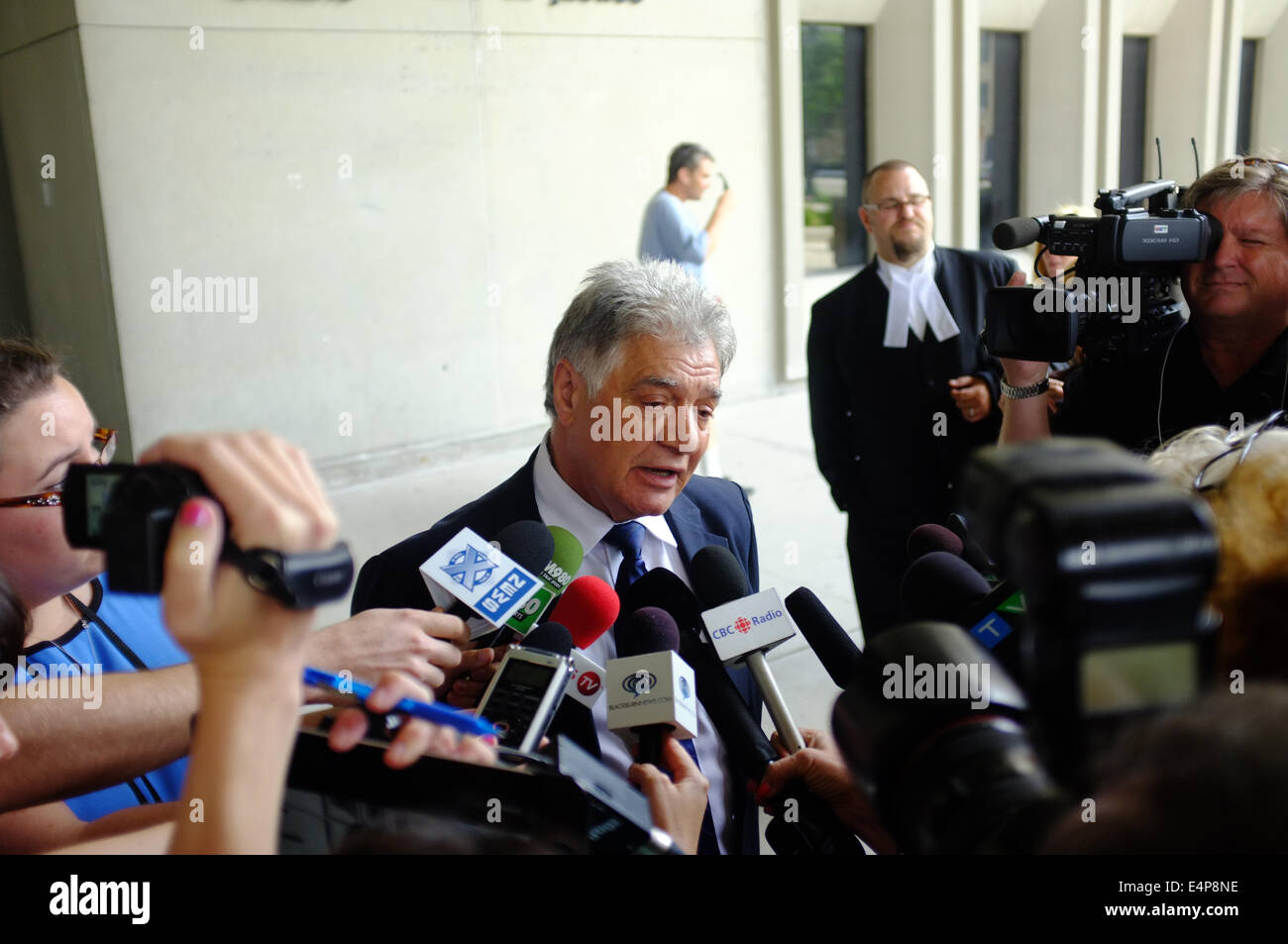 Joe fontana media interview interviewed hi-res stock photography and ...