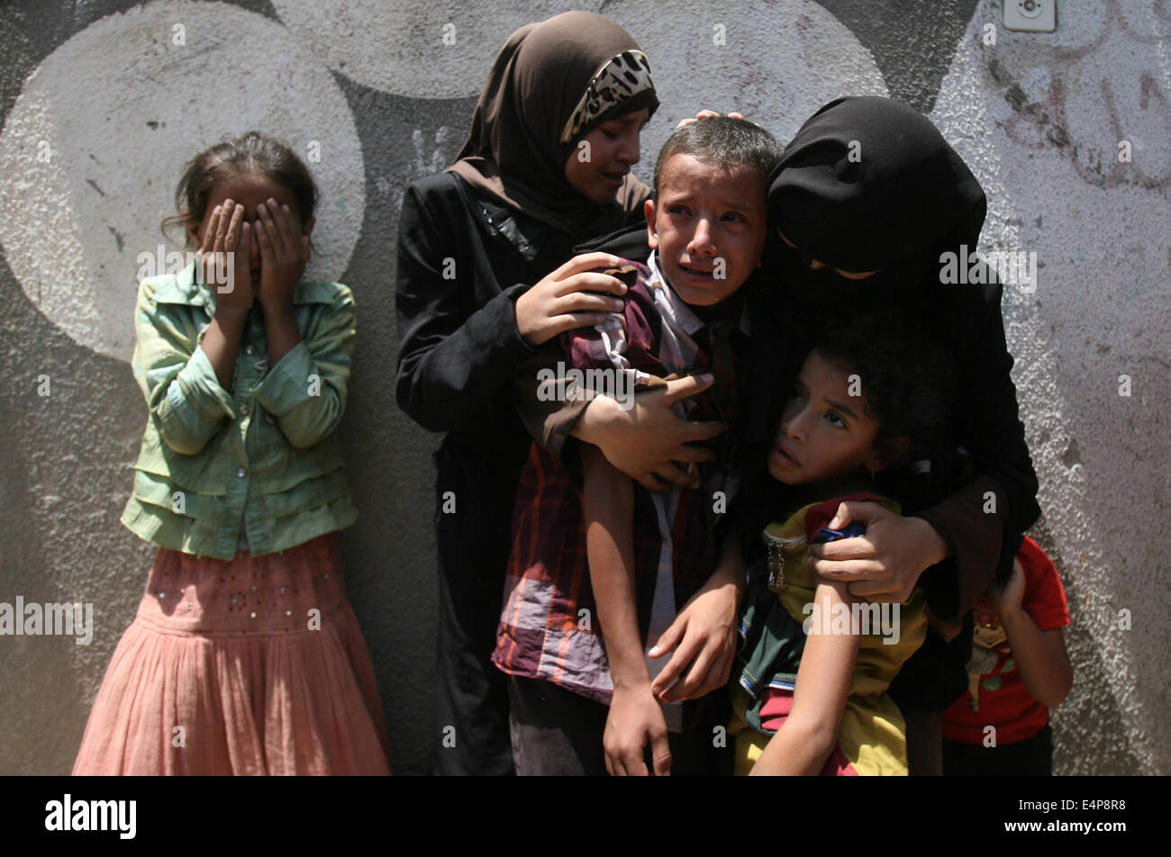 Rafah, Gaza Strip. 15th July, 2014. Members of the Sheik el Eed family ...