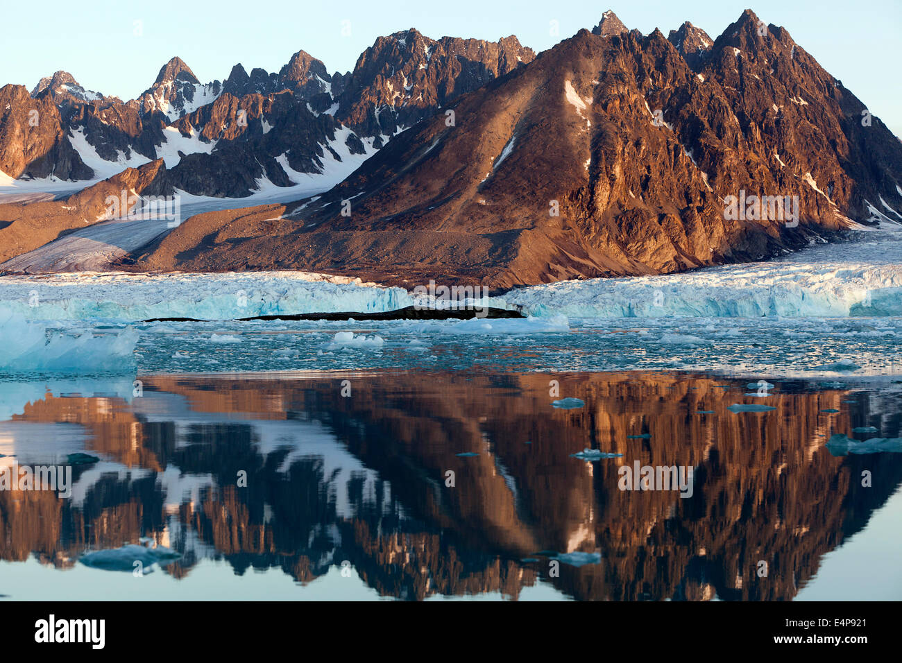 Svalbard landschaft hi-res stock photography and images - Alamy
