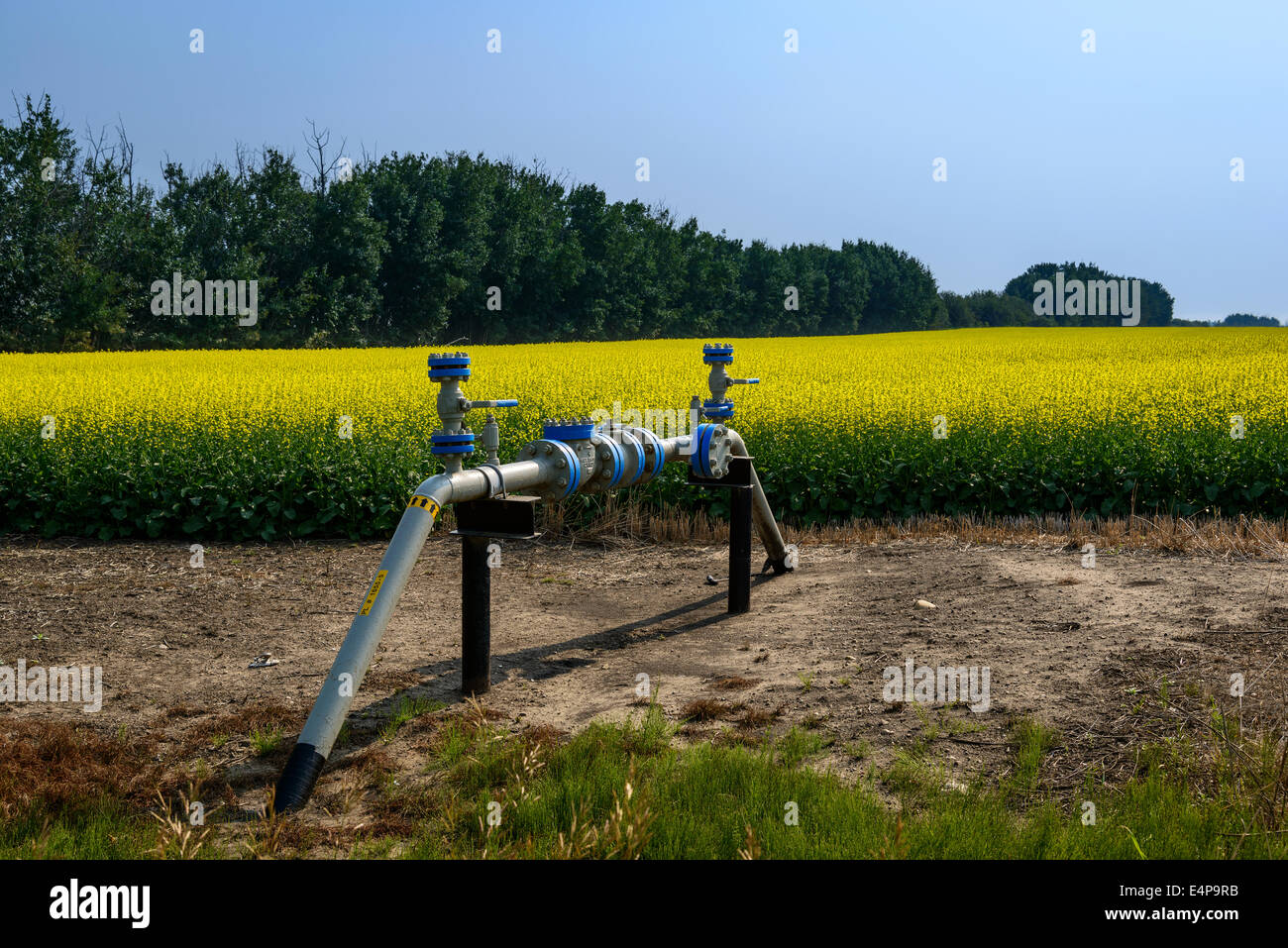 Pipeline in a farmers field Stock Photo - Alamy