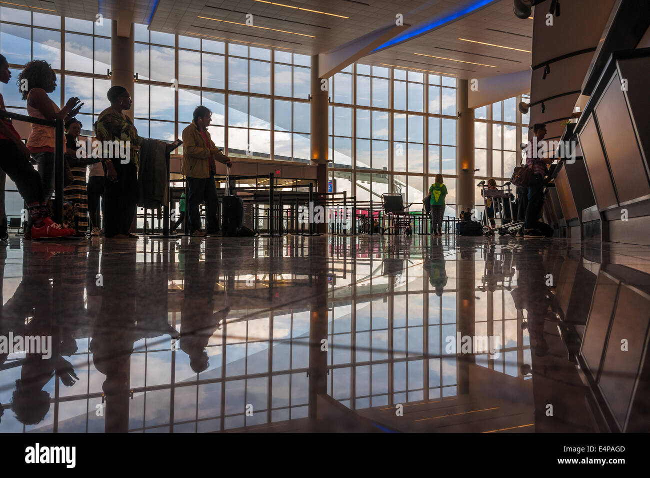 Air travelers waiting in line in the International Terminal of Atlanta ...