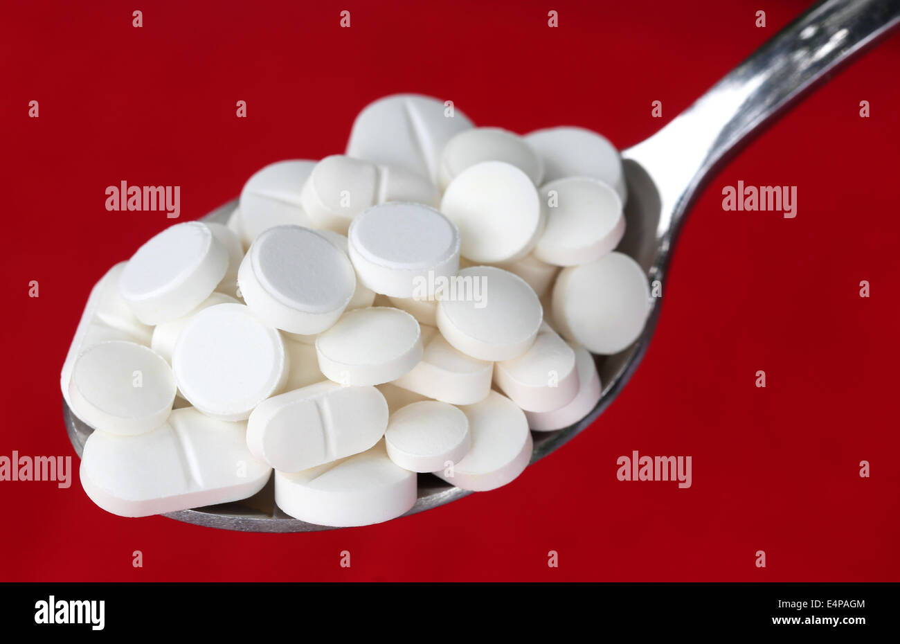 Spoon and pills hi-res stock photography and images - Alamy