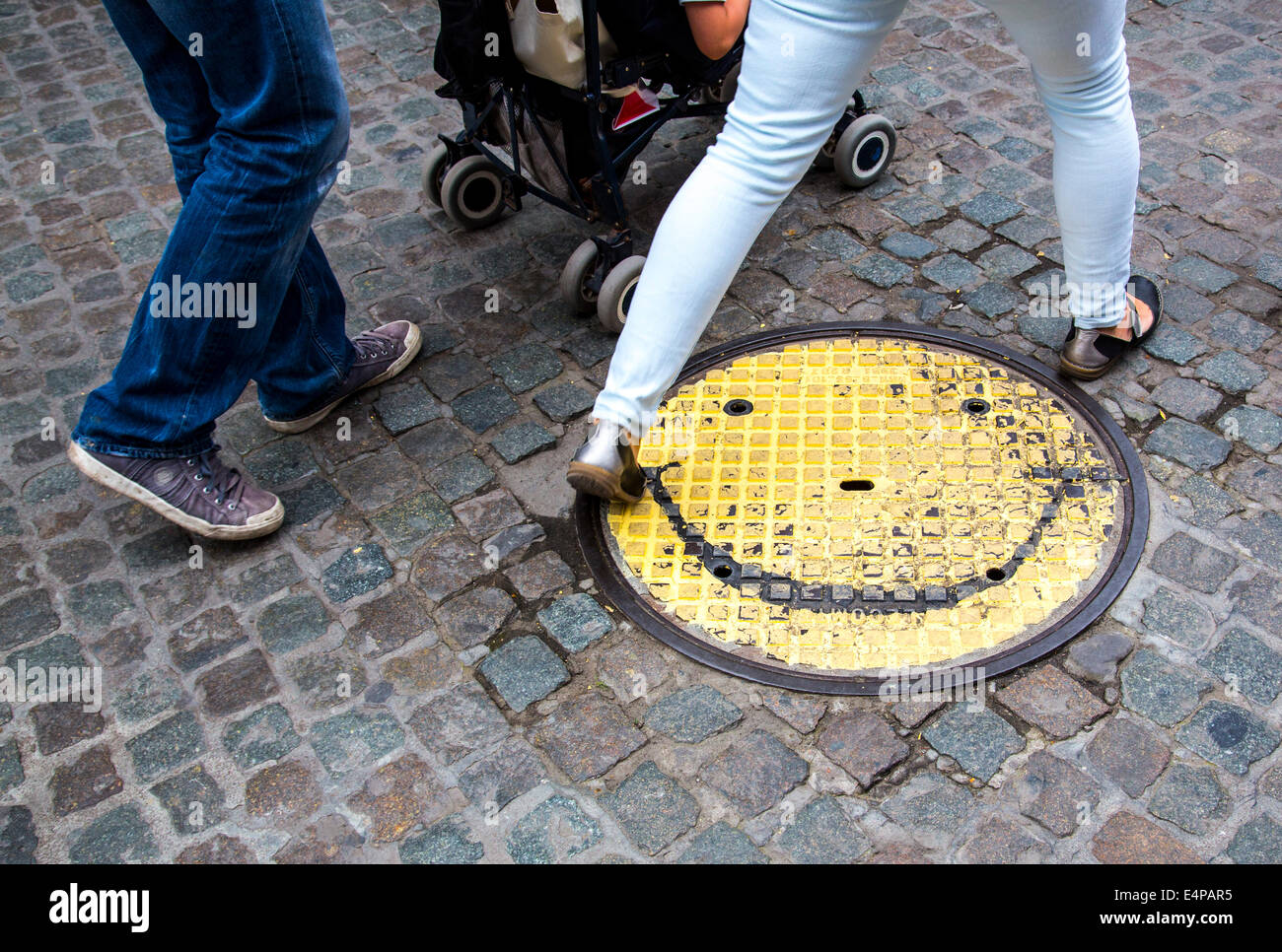 Painted manhole cover hi-res stock photography and images - Alamy