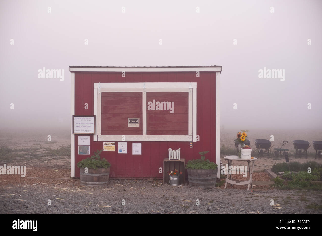 U pick stand hi-res stock photography and images - Alamy