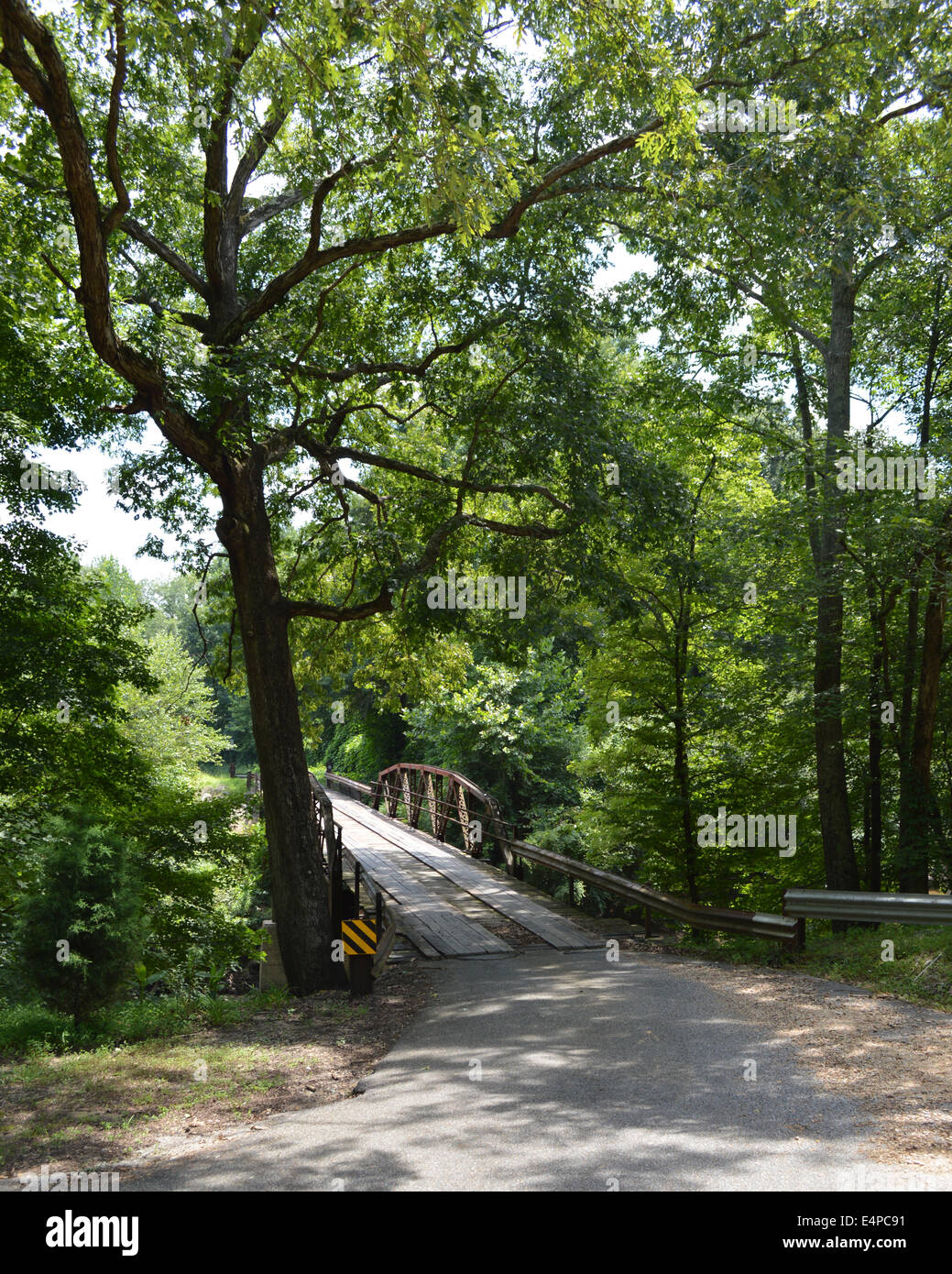 Old one lane country bridge in north Alabama Stock Photo - Alamy