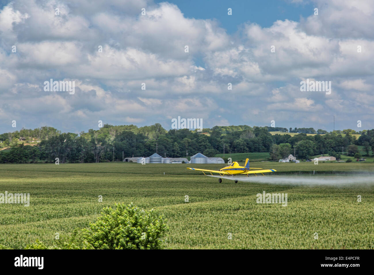Crop dusting airplane hi-res stock photography and images - Alamy