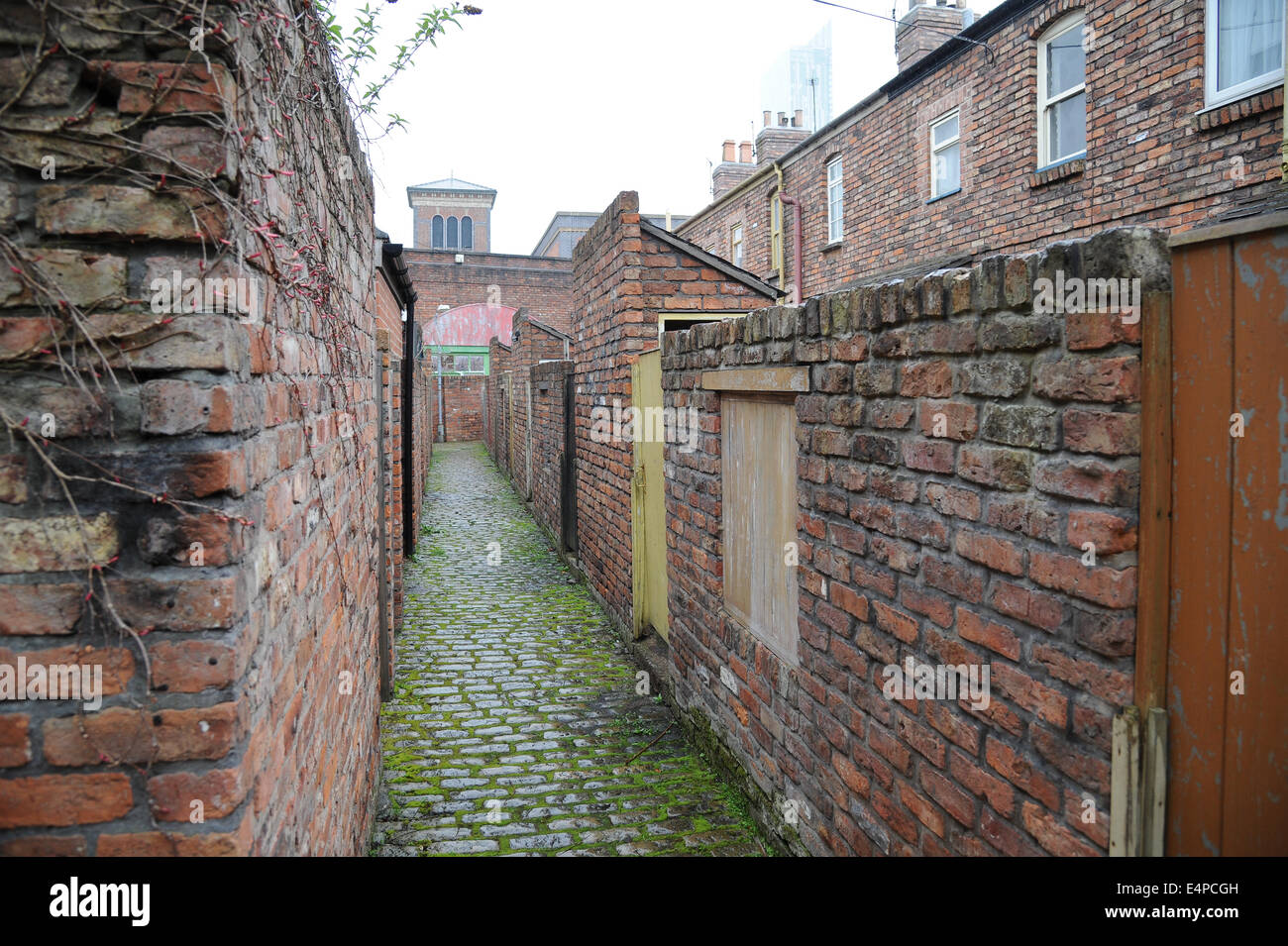 Itv studios back street hi-res stock photography and images - Alamy