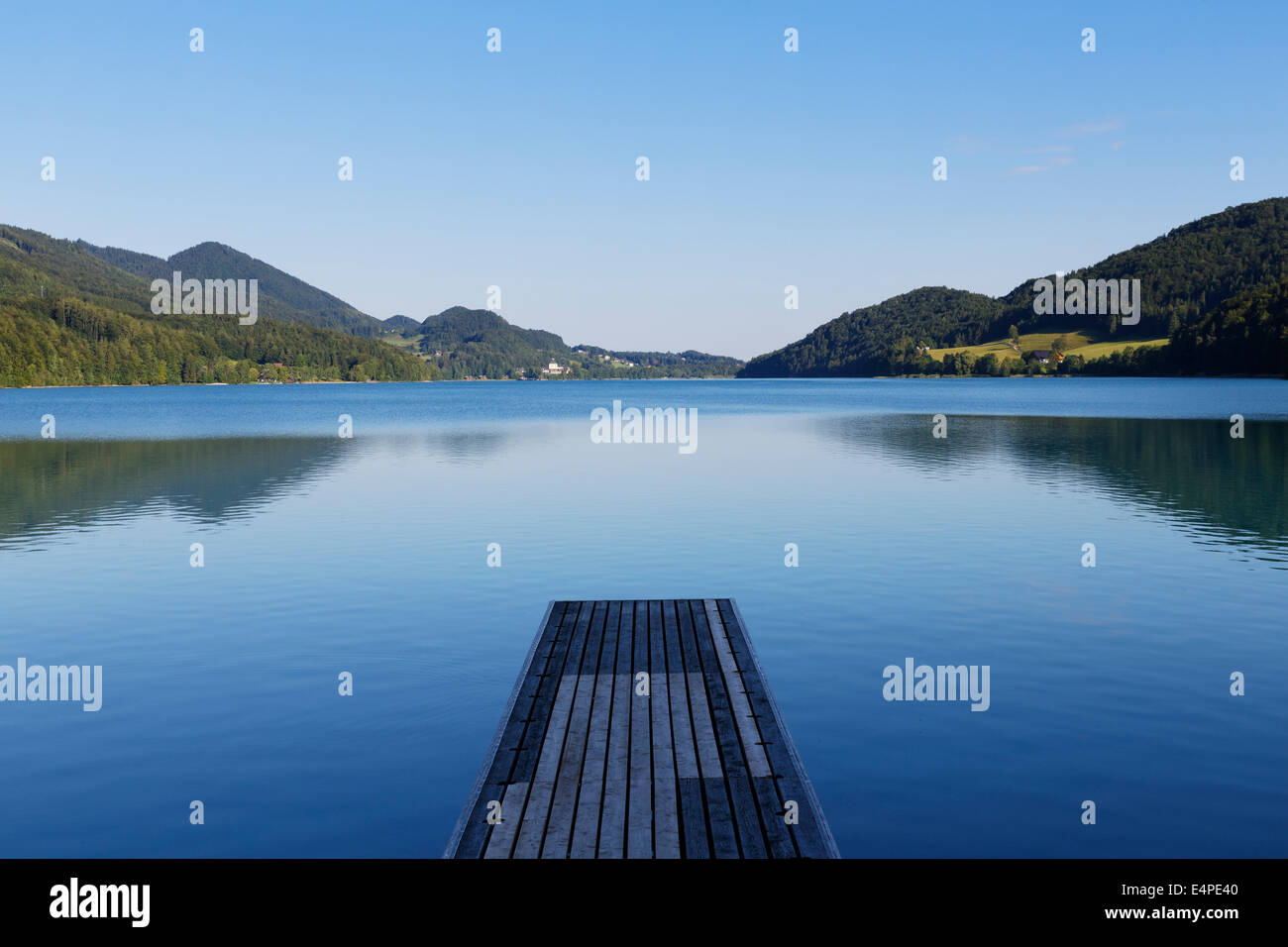 Jetty at Fuschlsee lake, Fuschl am See, Salzkammergut, Salzburg state ...