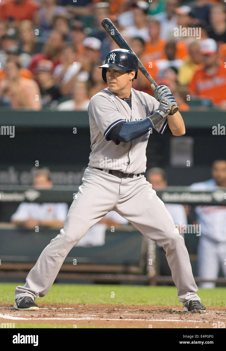 New York Yankees left fielder Kelly Johnson (33) bats in the second ...