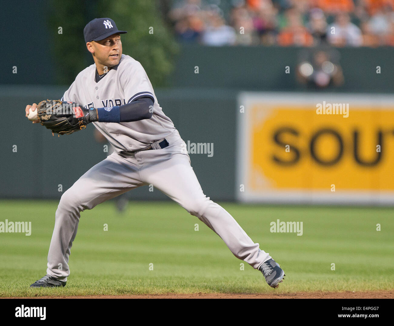 New York Yankees shortstop Derek Jeter (2) throws out Baltimore Orioles ...