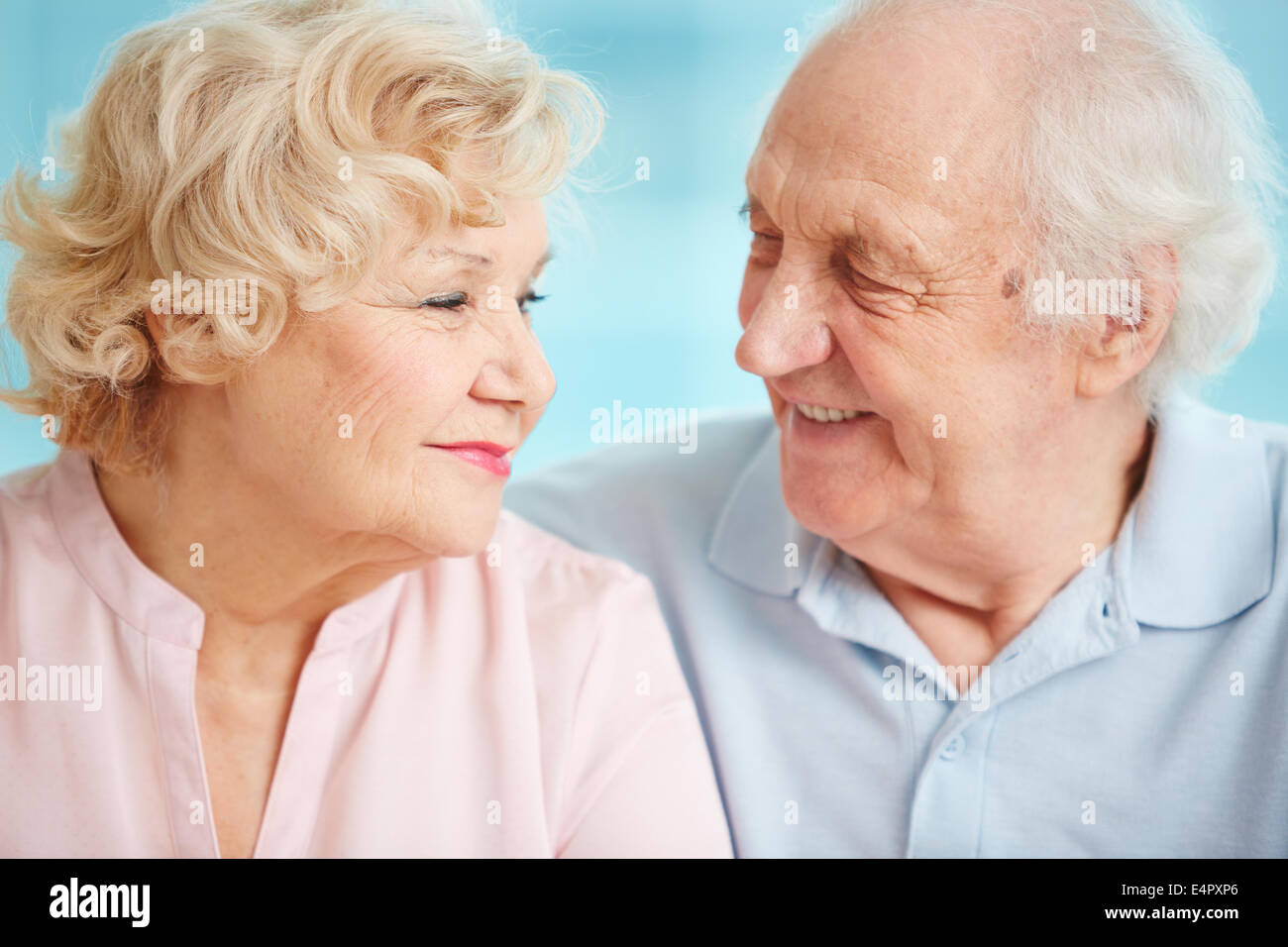 Exchanging looks hi-res stock photography and images - Alamy