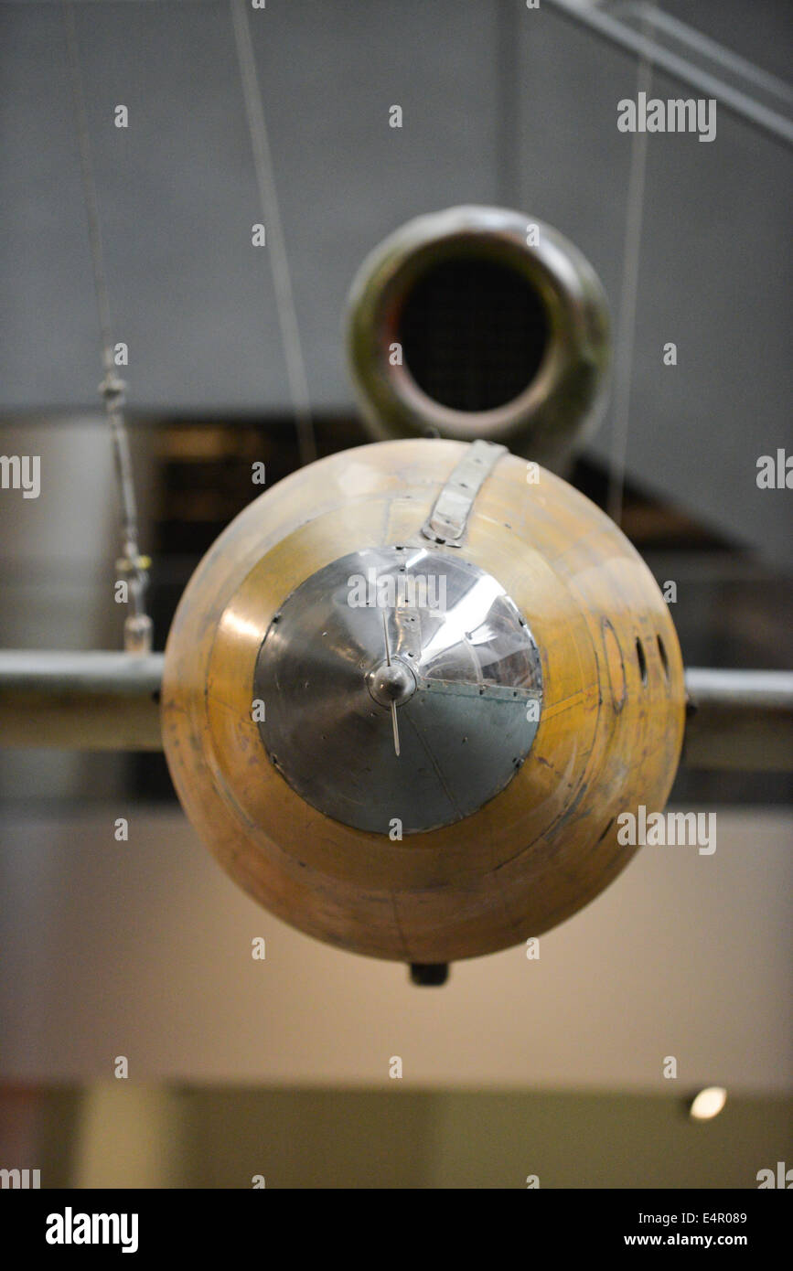 V2 bomb london hi-res stock photography and images - Alamy