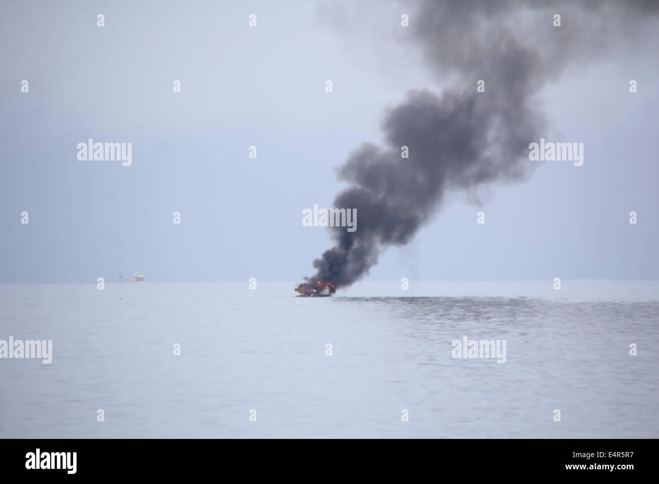 News sea fire hi-res stock photography and images - Alamy