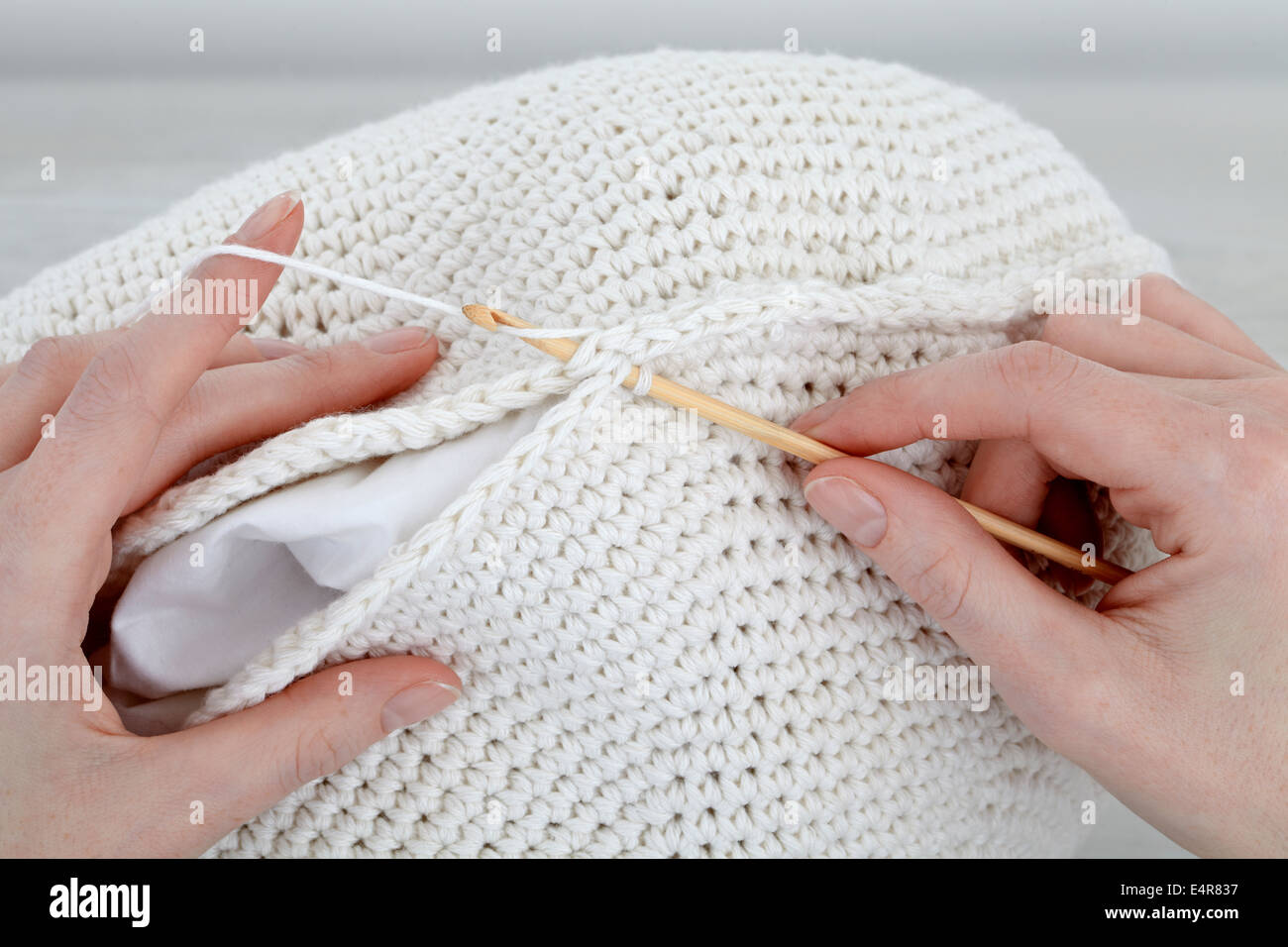 Crocheting together hi-res stock photography and images - Alamy