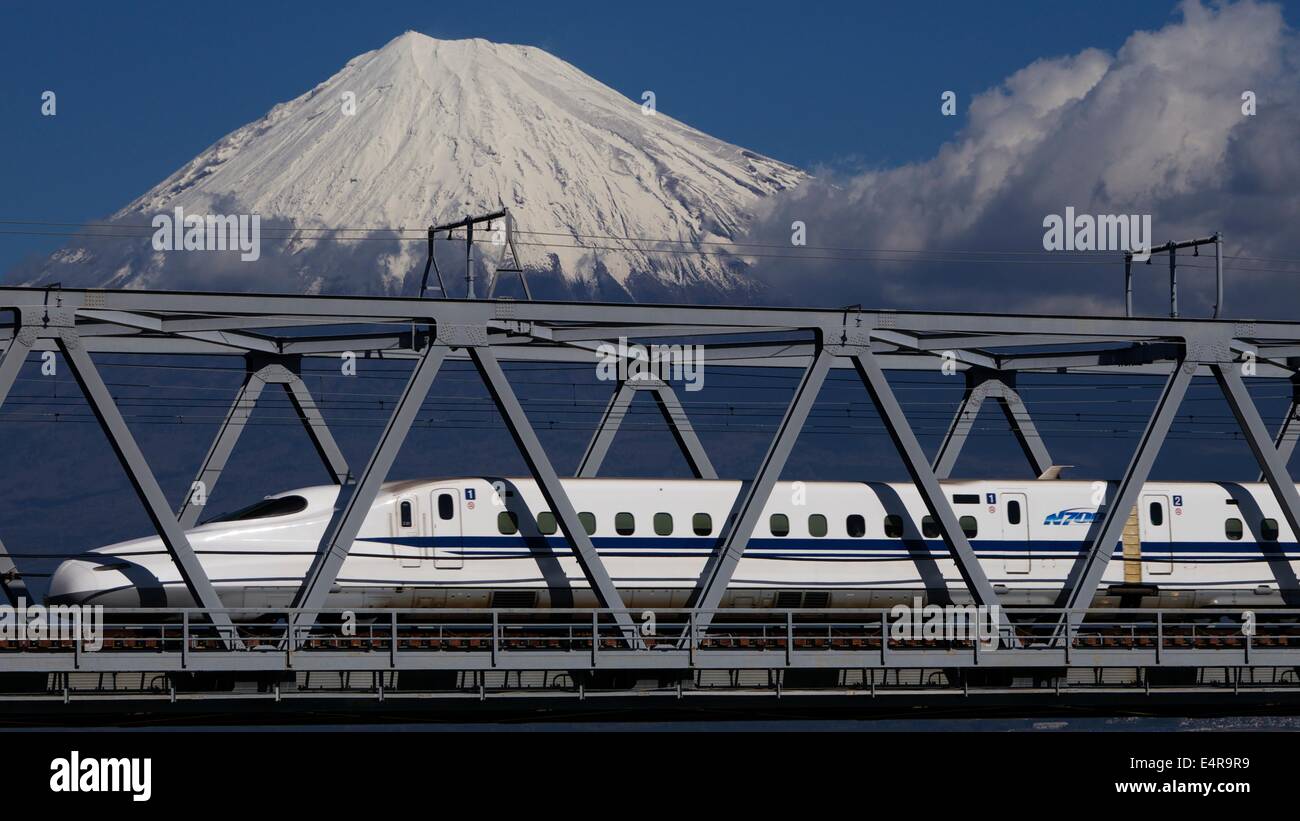Mount fuji bullet train shinkansen hi-res stock photography and images - Alamy