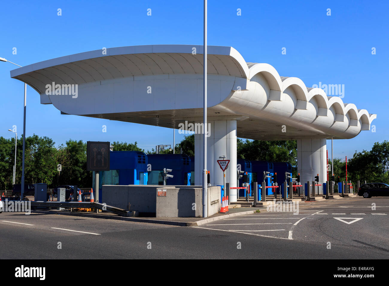 River Tamar Bridges - Royal Albert Rail Bridge and Tamar Road Bridge ...