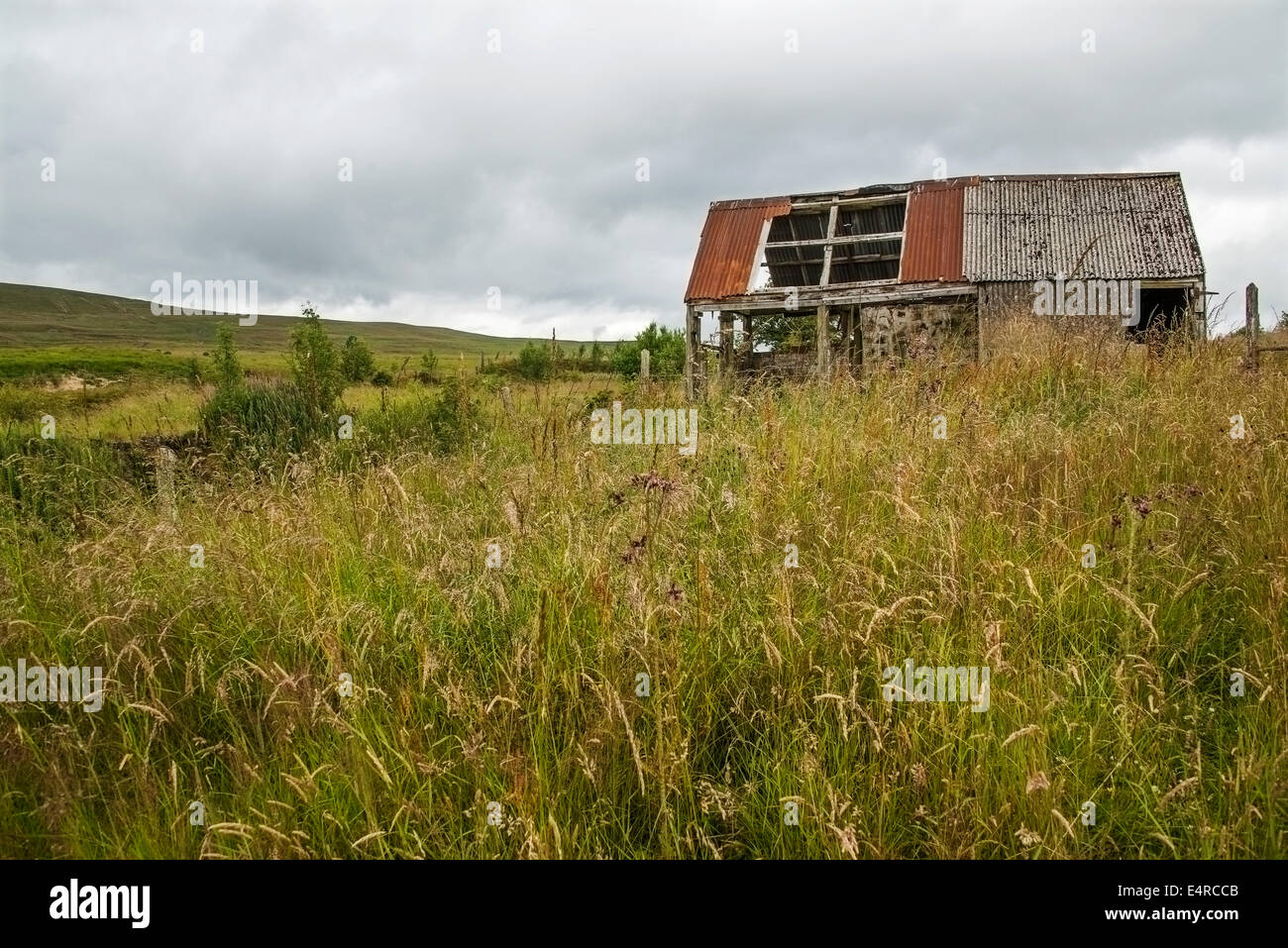 Abandoned disused barn hi-res stock photography and images - Alamy