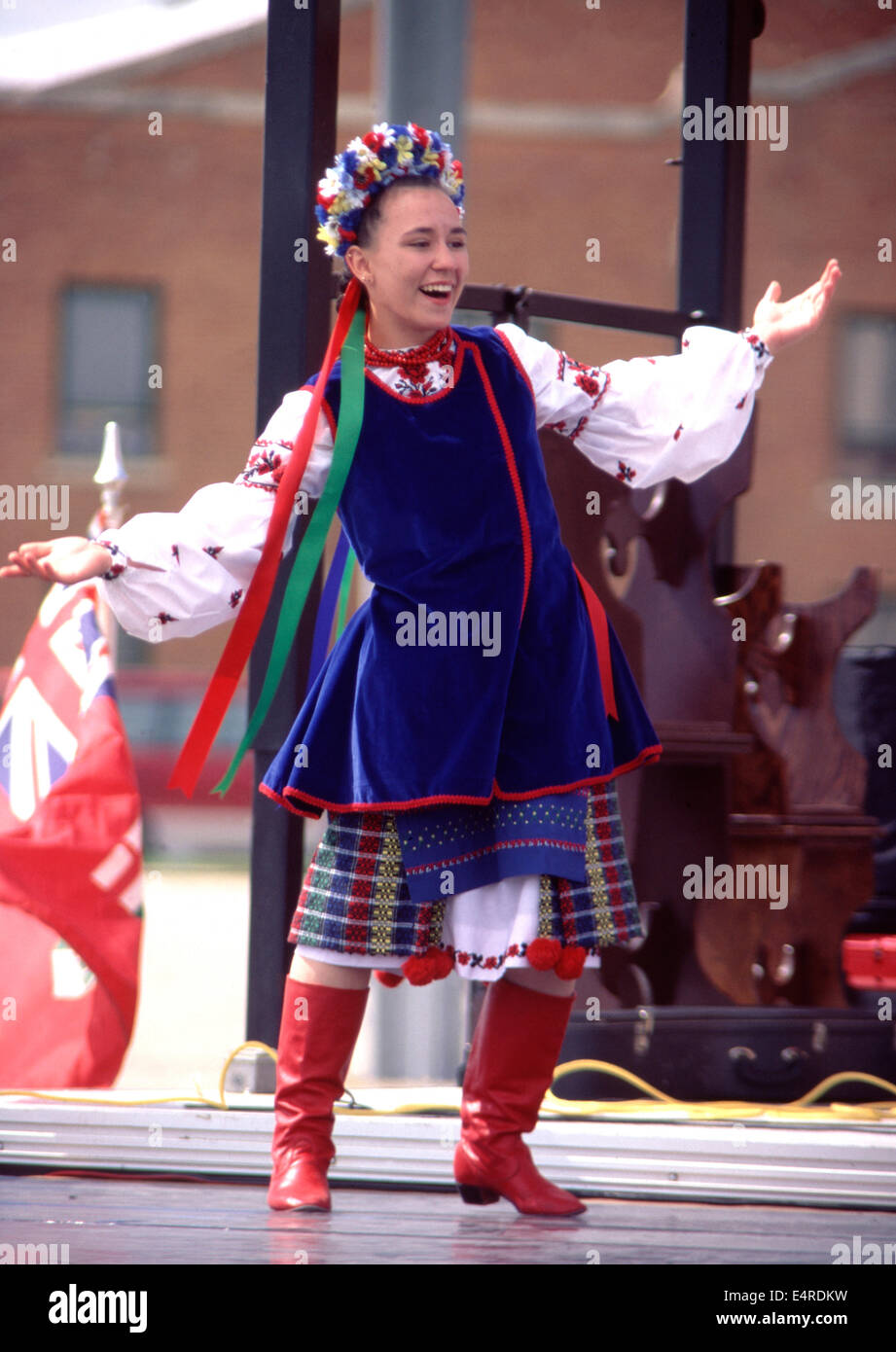 Ukrainian folk dance hi-res stock photography and images - Alamy