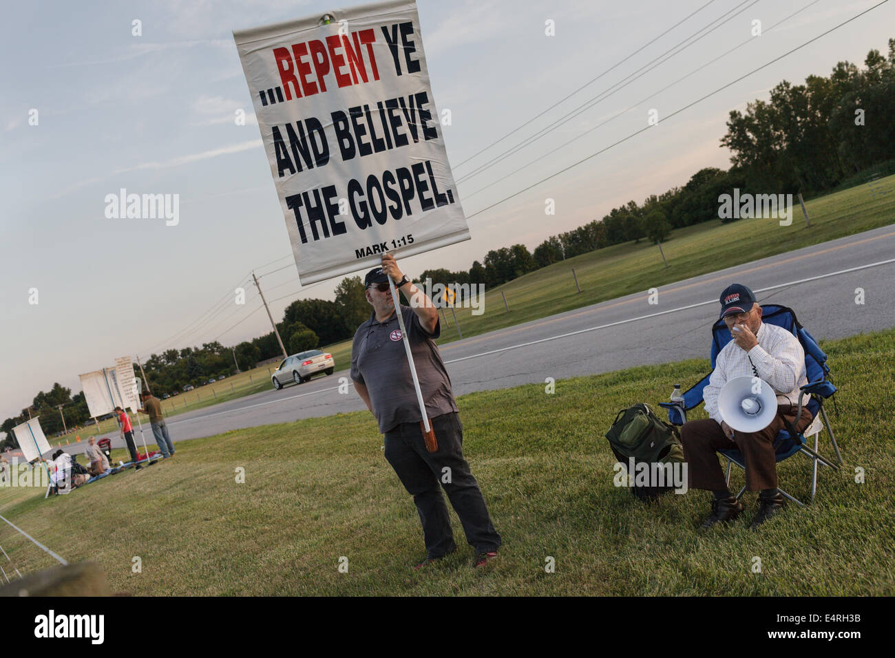 Anti-Mormon Christians protest against Hill Cumorah Pageant, Palmyra ...