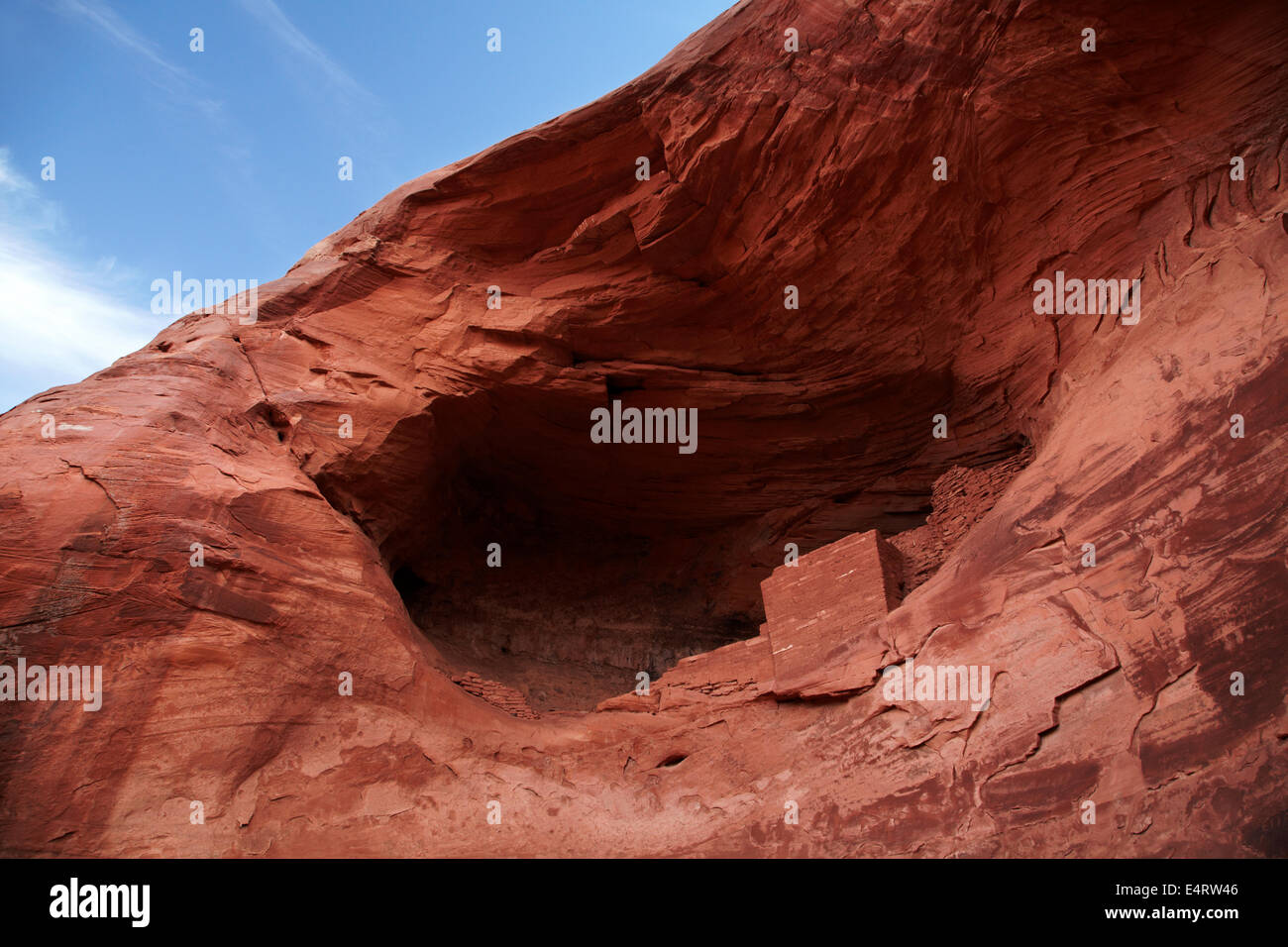 Square House Ruins, ancient Anasazi cliff dwelling, Mystery Valley ...
