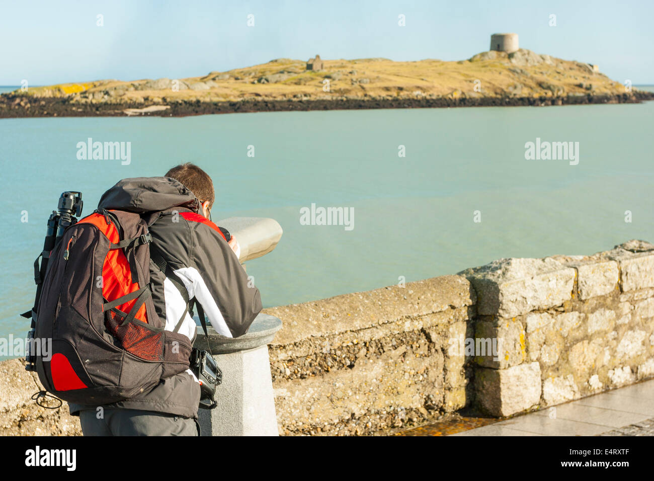 People using telescope hi-res stock photography and images - Alamy