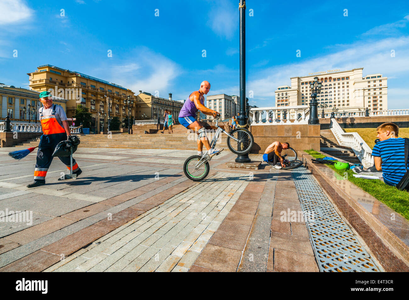 More bicycle acrobatics in the Manège square of Moscow Stock Photo - Alamy
