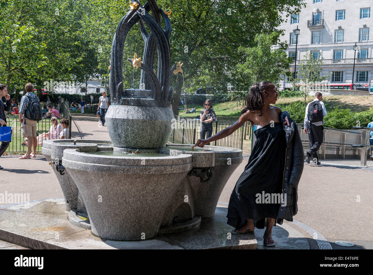 Hot weather city hi-res stock photography and images - Alamy