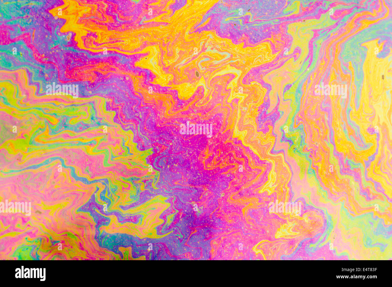 Oil spill on the surface of a puddle Stock Photo - Alamy