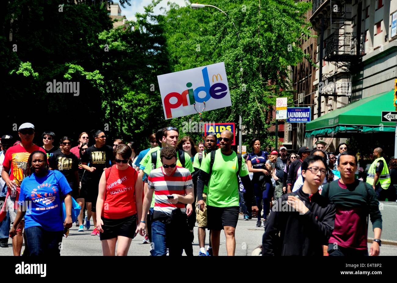 NYC: Some of the 30,000 people participating in the NYC 2014 AIDS WALK ...